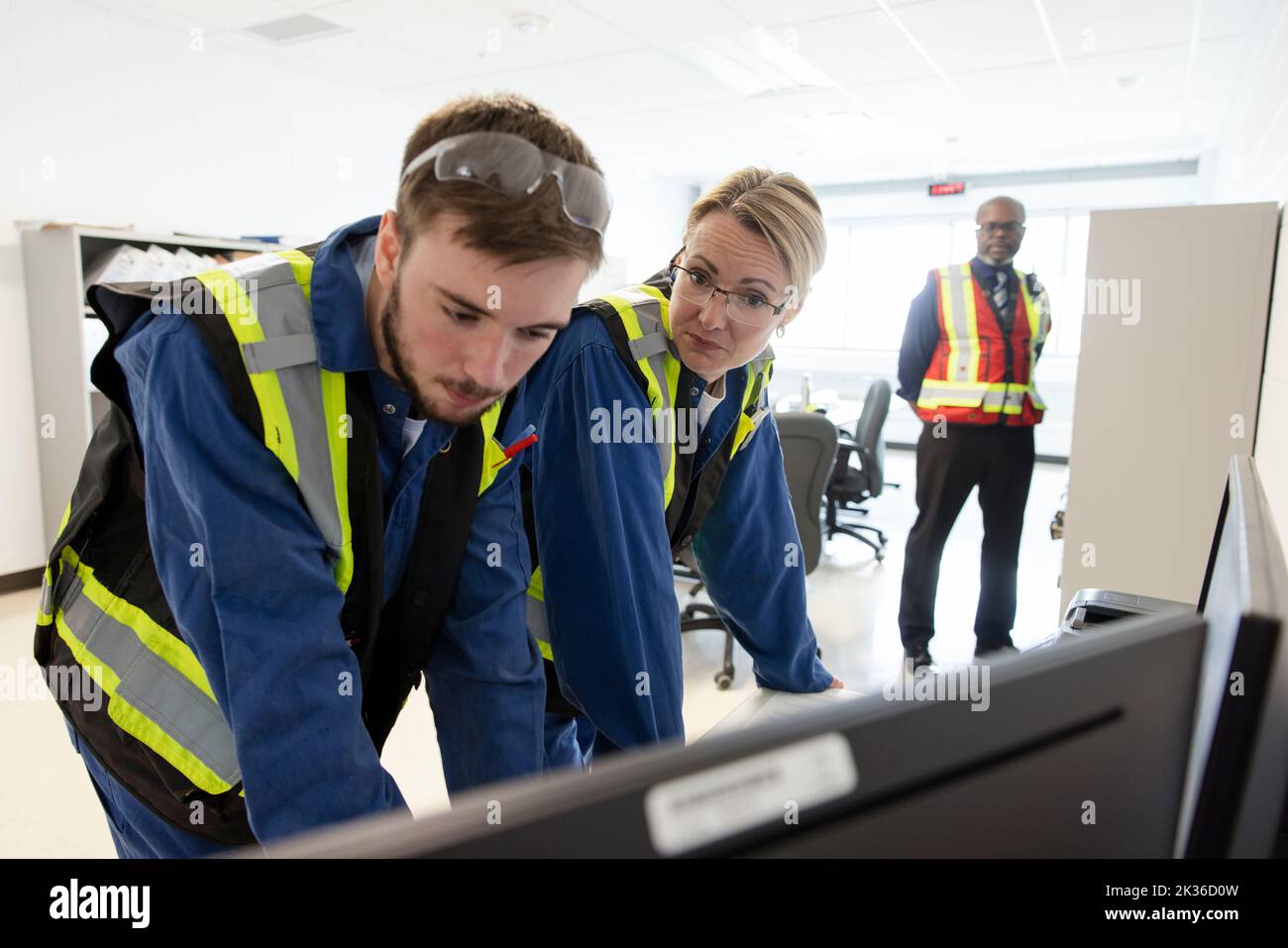 Maintenance computer hi-res stock photography and images - Alamy