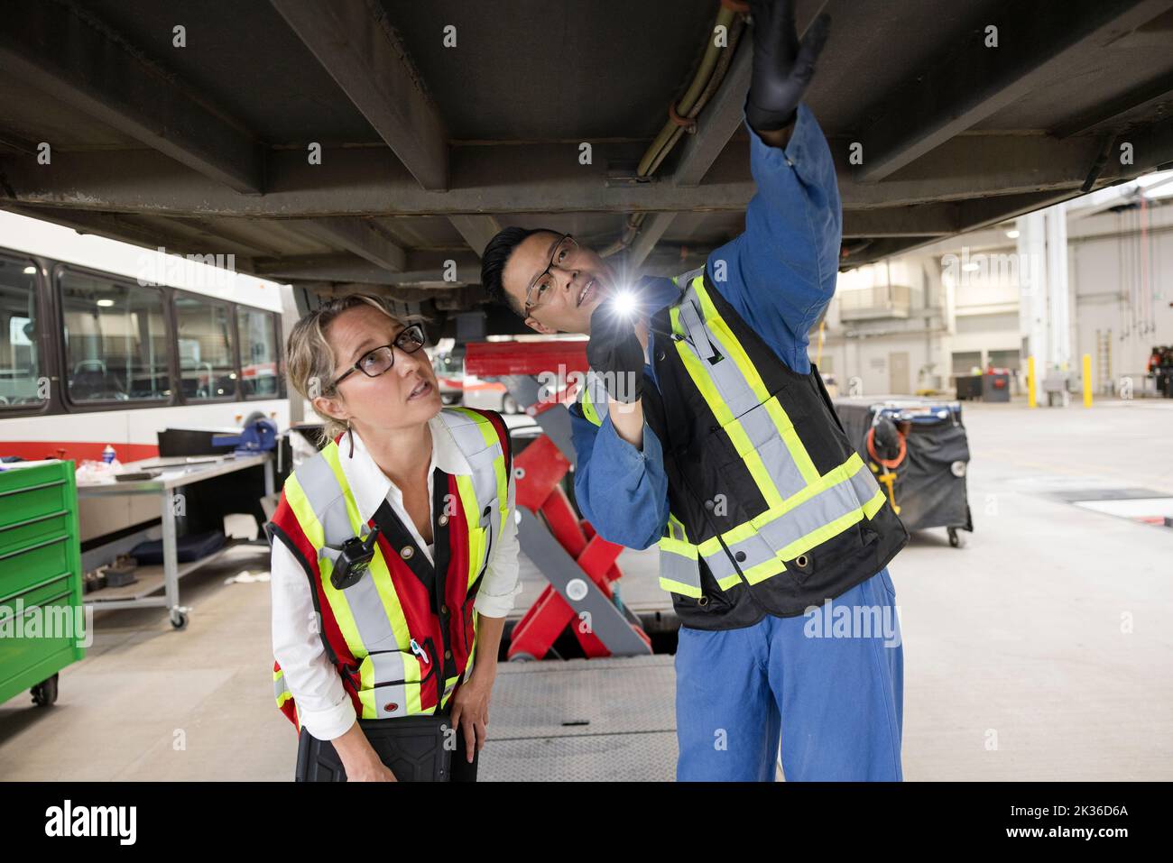 Looking under bus hi-res stock photography and images - Alamy