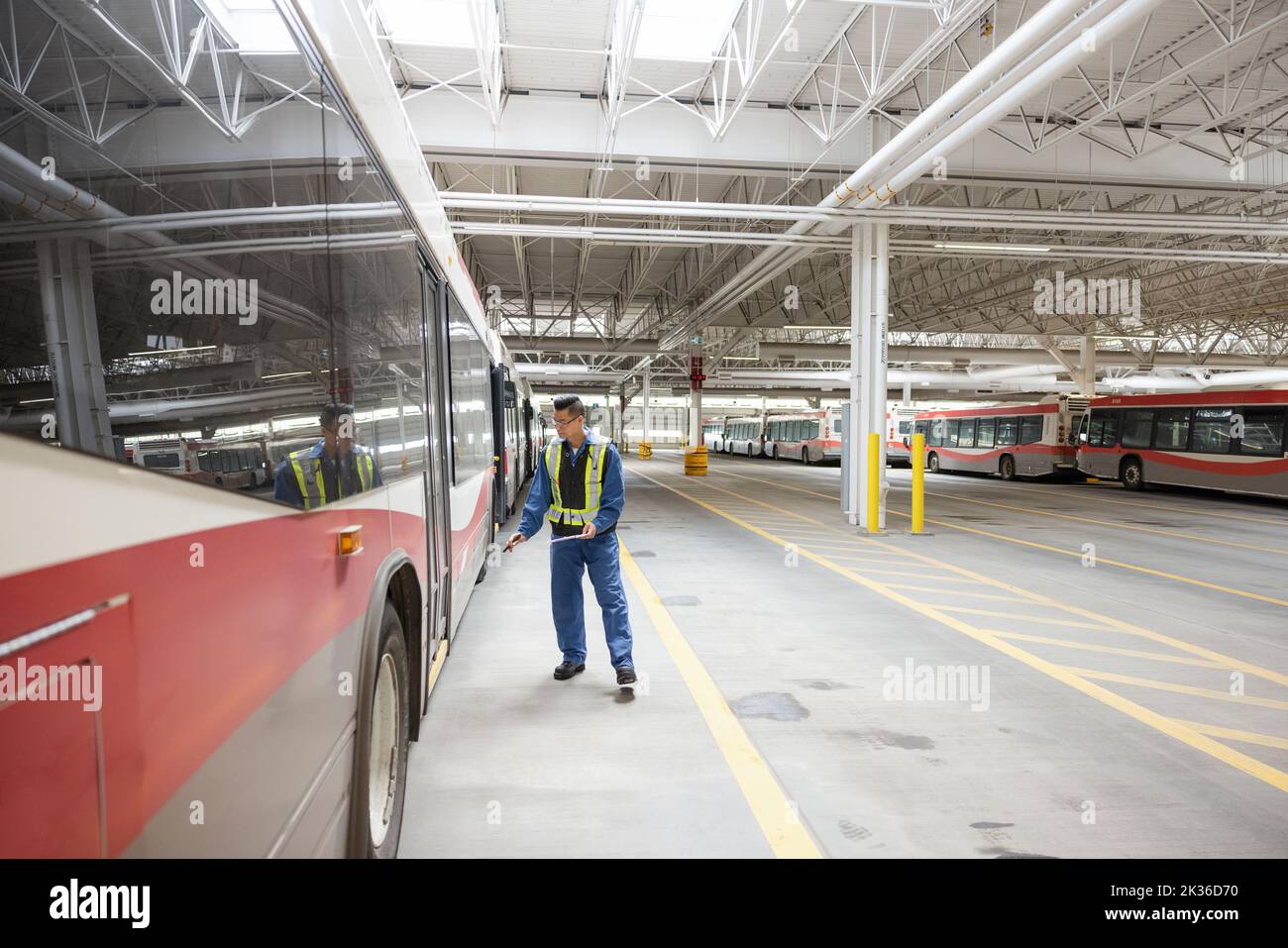 Full garage bus hi-res stock photography and images - Alamy