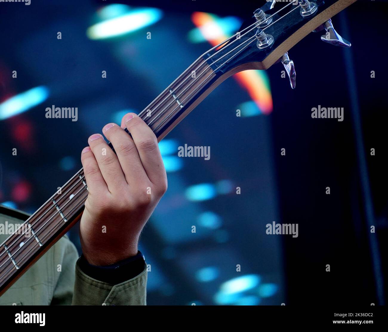 bass guitar player on stage Stock Photo - Alamy