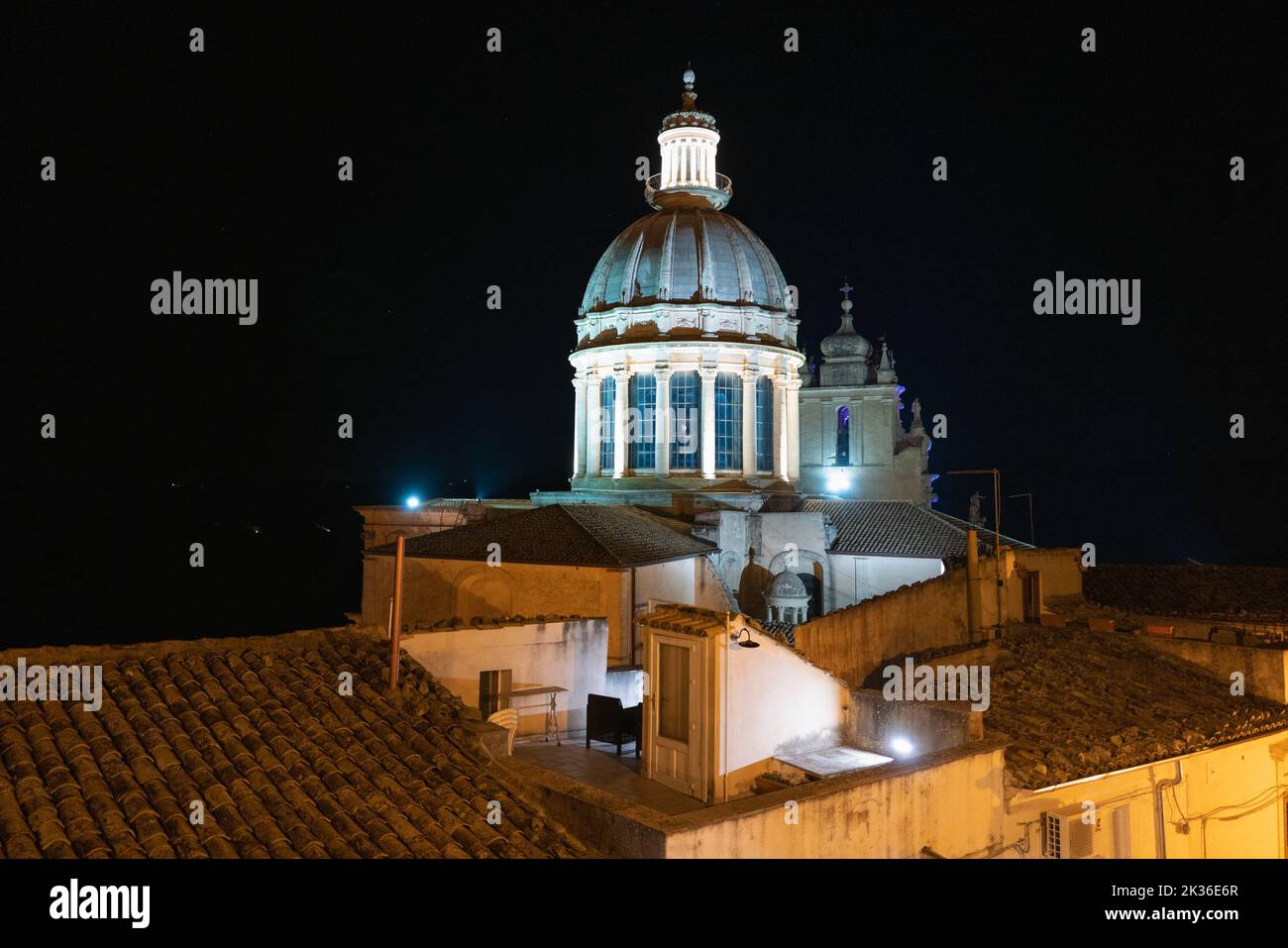 Ragusa Ibla: cupola di san Giorgio Stock Photo - Alamy