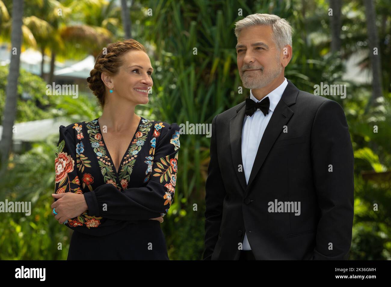 GEORGE CLOONEY and JULIA ROBERTS in TICKET TO PARADISE (2022), directed ...