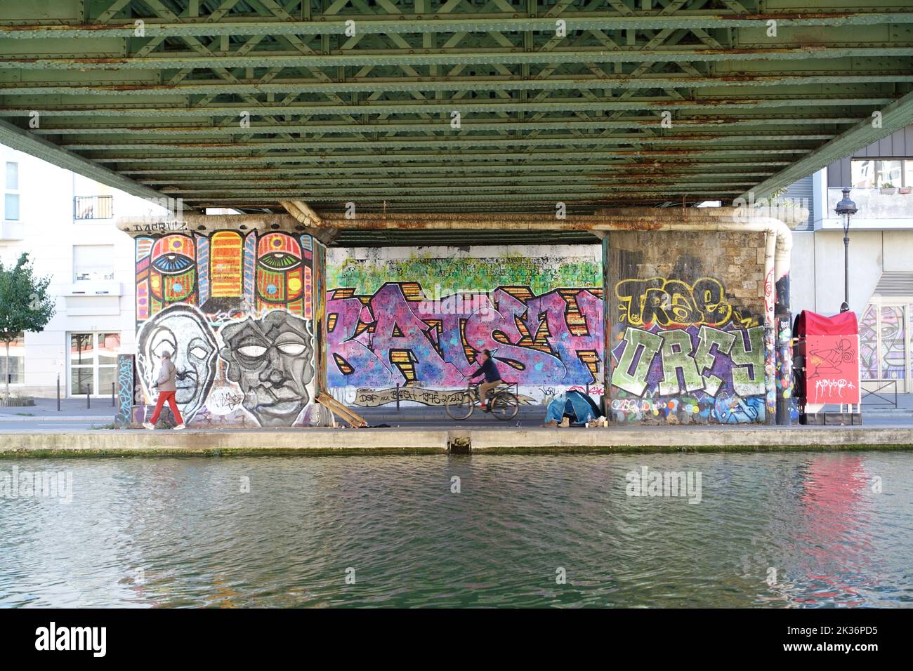 Mural under a bridge in Paris, France Stock Photo - Alamy