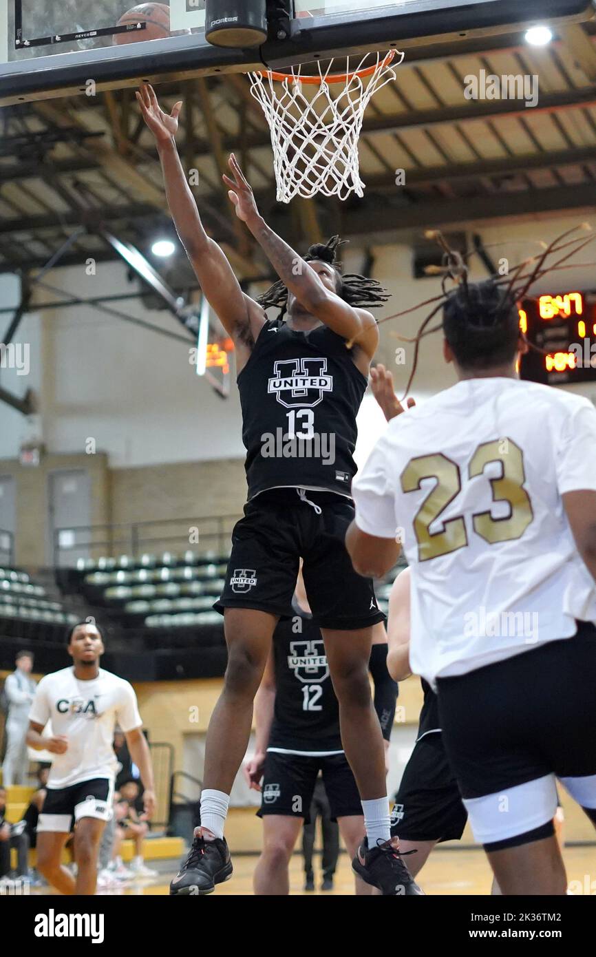 A basketball player dunking the ball into the hoop Stock Photo - Alamy