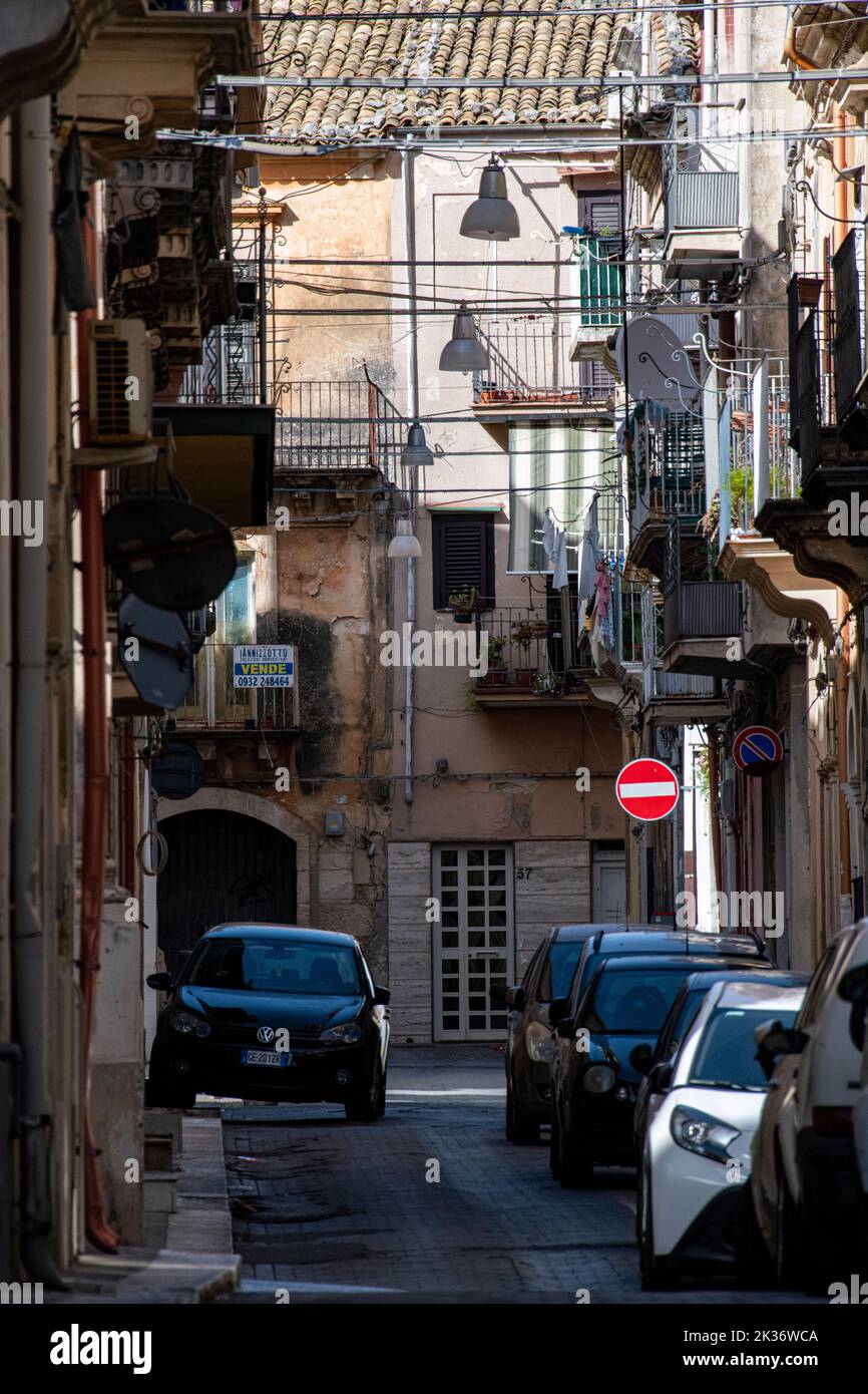 Busy streets in Ragusa Superiore, Ragusa, Sicily, Italy Stock Photo - Alamy