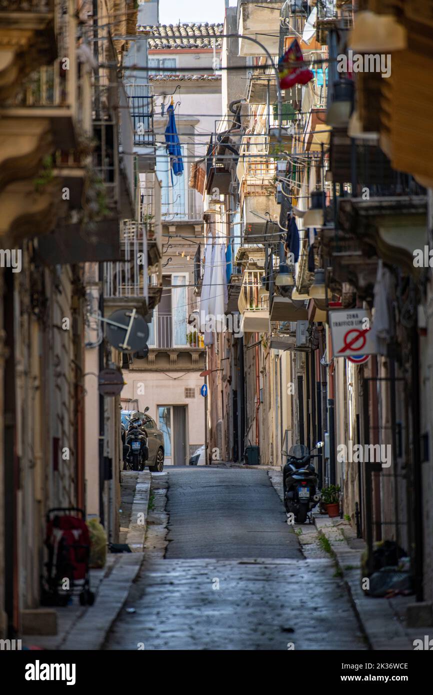 Busy streets in Ragusa Superiore, Ragusa, Sicily, Italy Stock Photo - Alamy