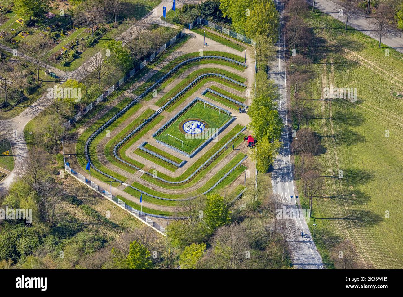 Schalke fan field at cemetery gelsenkirchen beckhausen sutum hi-res ...