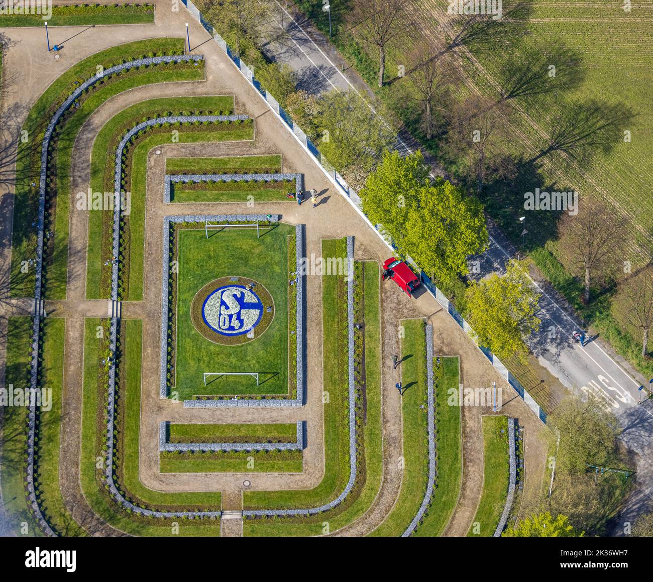 Schalke fan field at cemetery gelsenkirchen beckhausen sutum hi-res ...