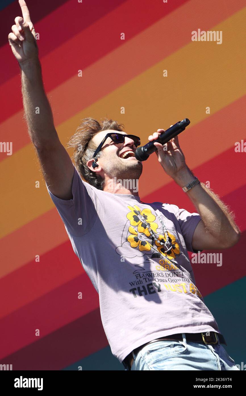 2022 iheartradio music festival daytime stage hi-res stock photography ...