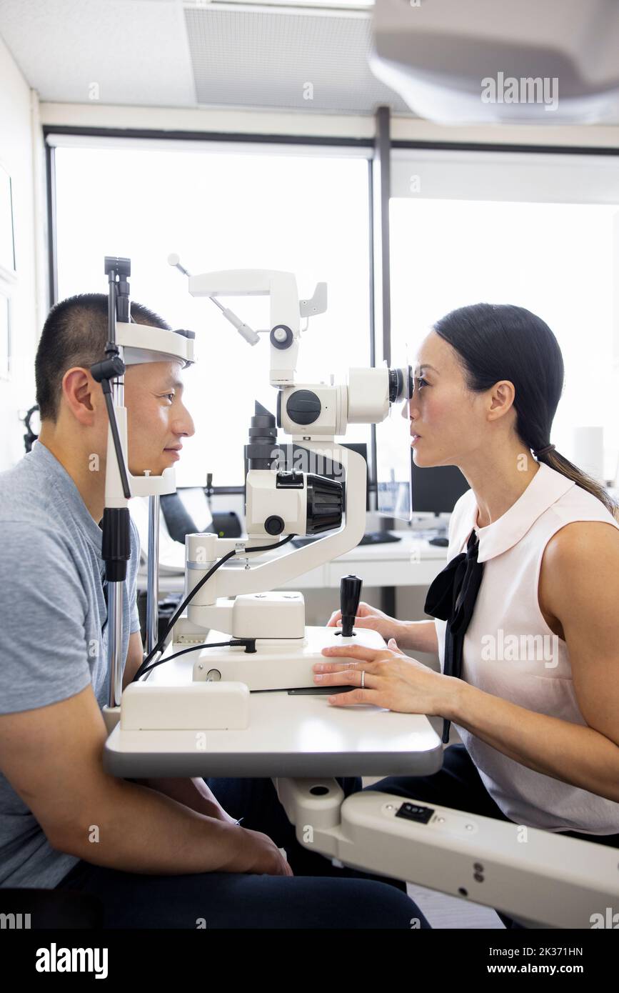 Doctors exam lamp hi-res stock photography and images - Alamy