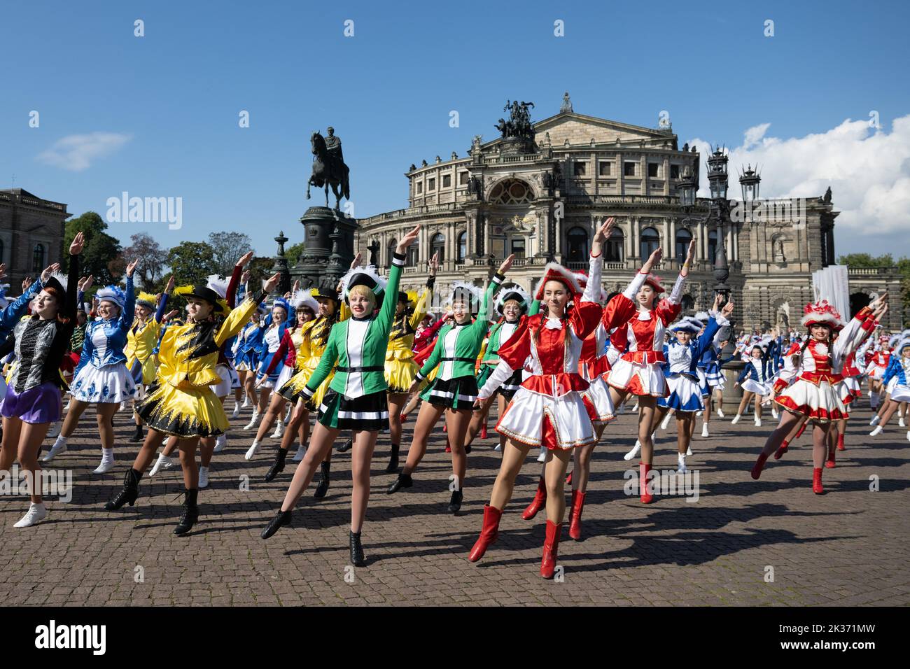 Dresden, Germany. 25th Sep, 2022. Participants in a record attempt by ...