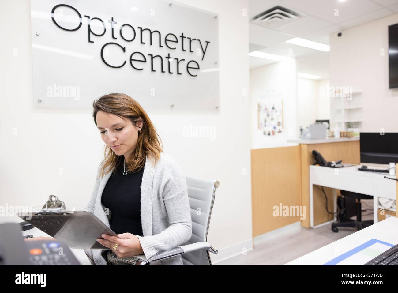 Female receptionist hi-res stock photography and images - Alamy