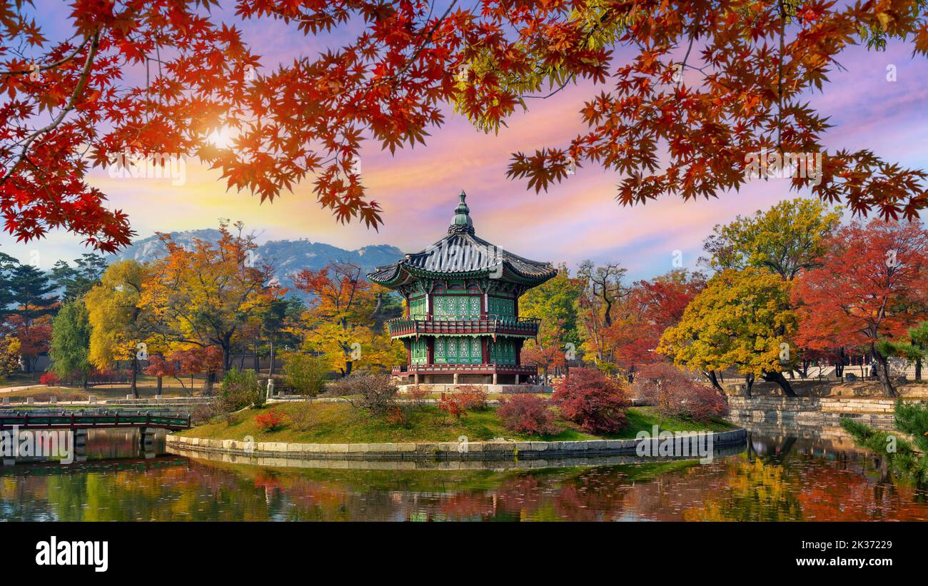 Gyeongbokgung Palace in autumn,Seoul, South Korea Stock Photo - Alamy