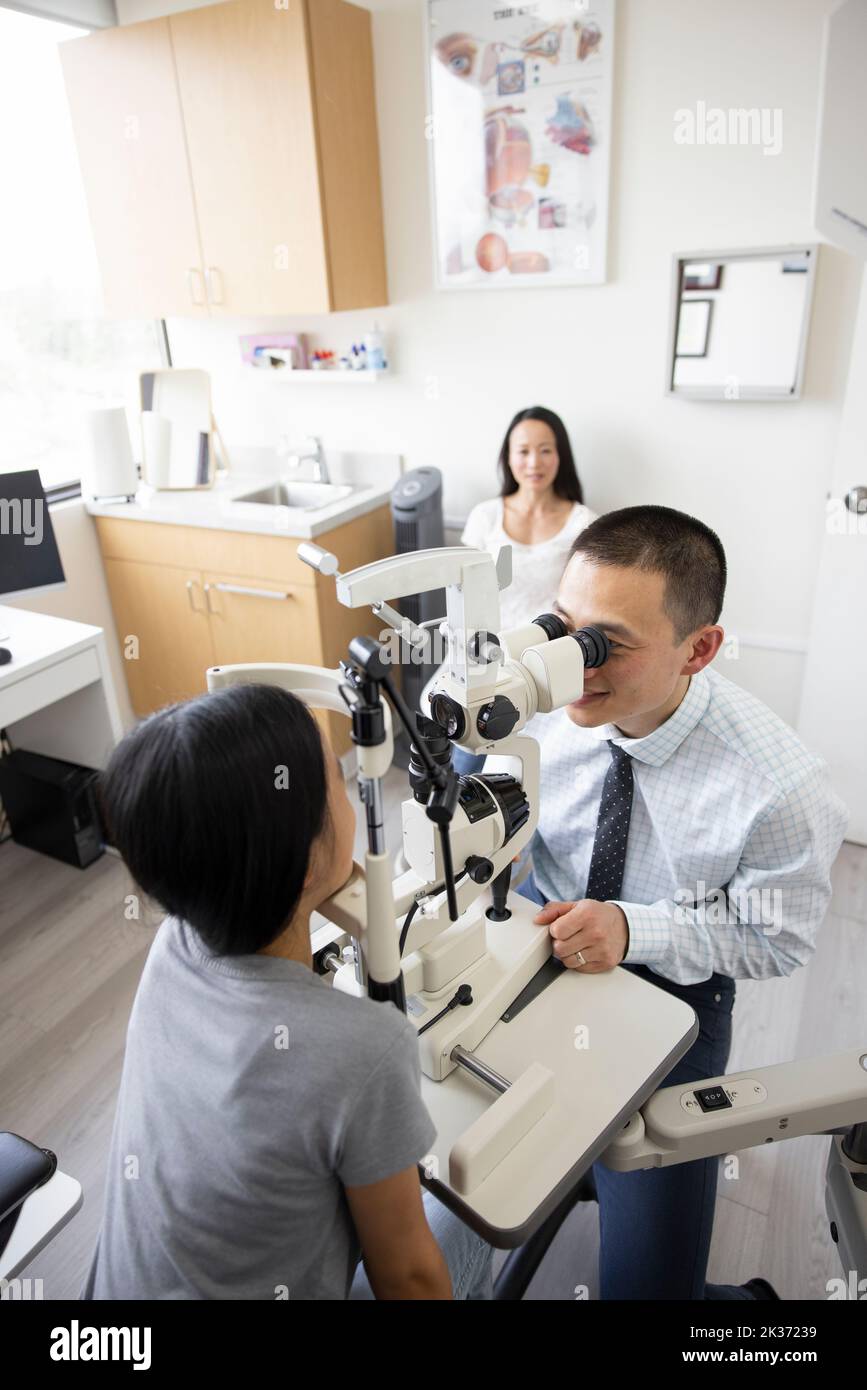 Eye test woman child hi-res stock photography and images - Alamy