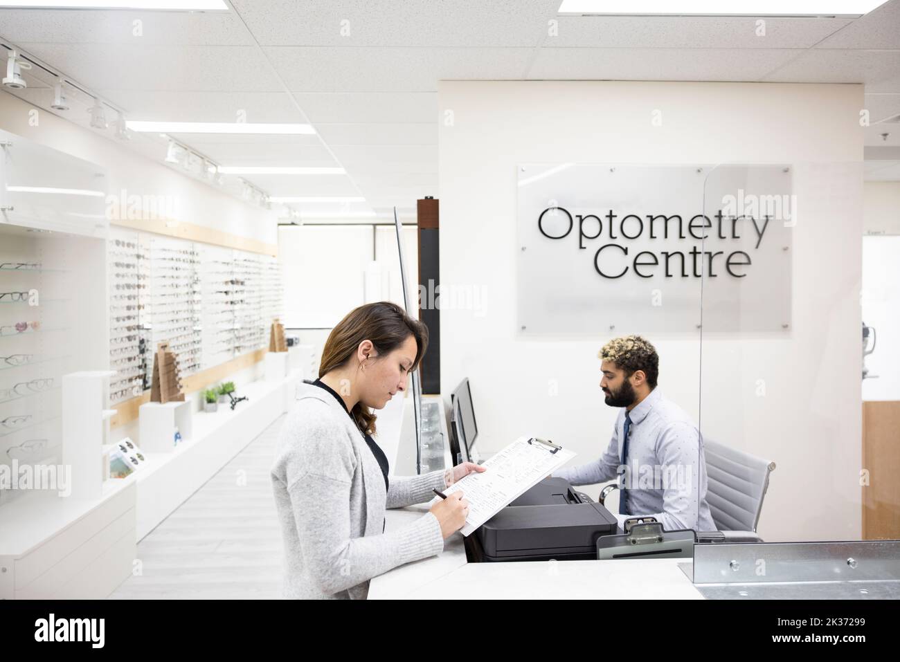 Woman filling form reception desk hi-res stock photography and images ...
