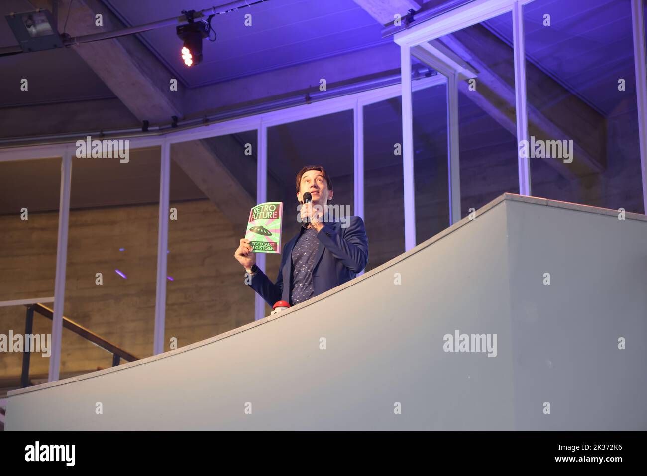 Next nature magazine hi-res stock photography and images - Alamy