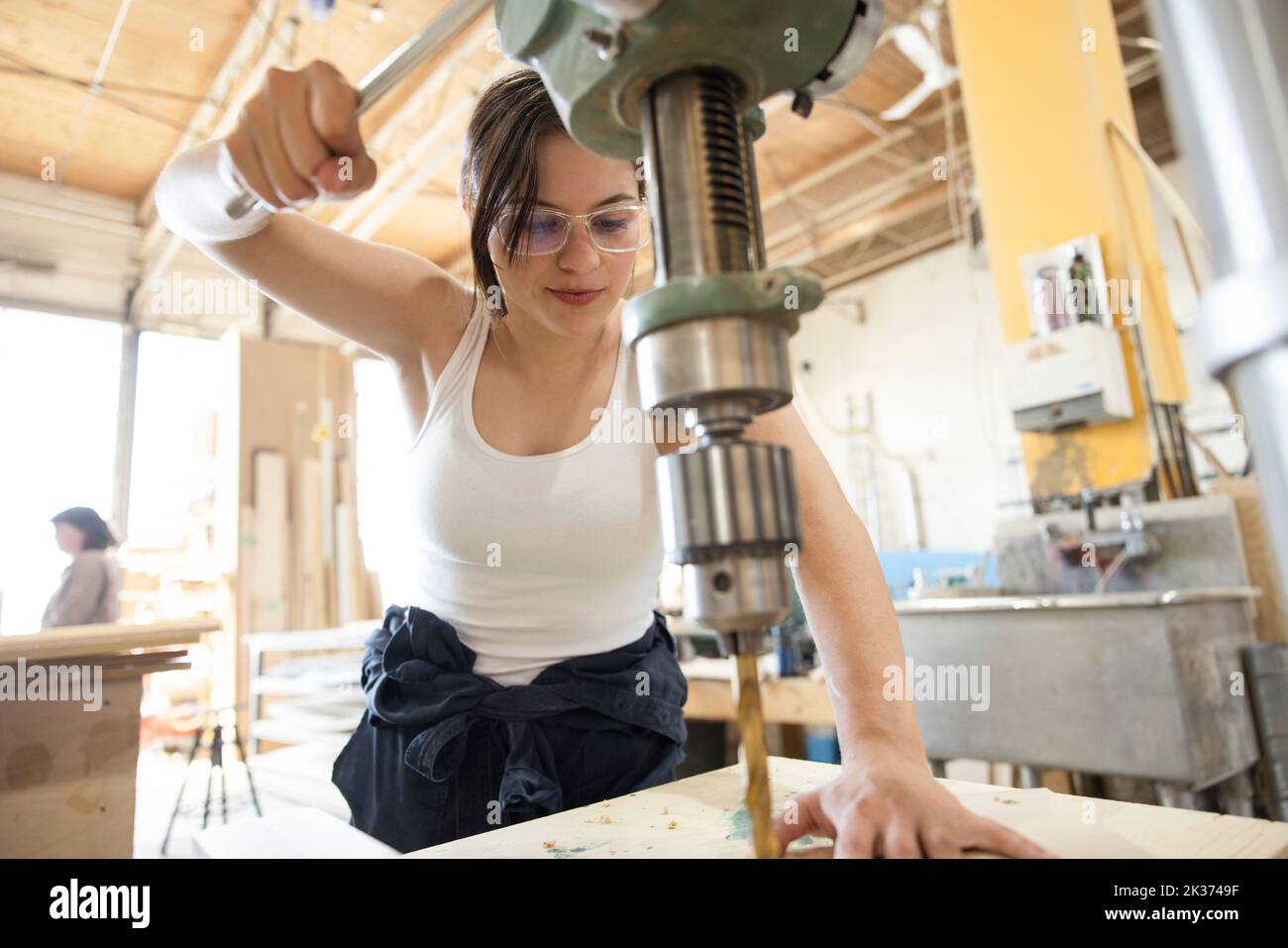 Woman and bench press up hi-res stock photography and images - Alamy
