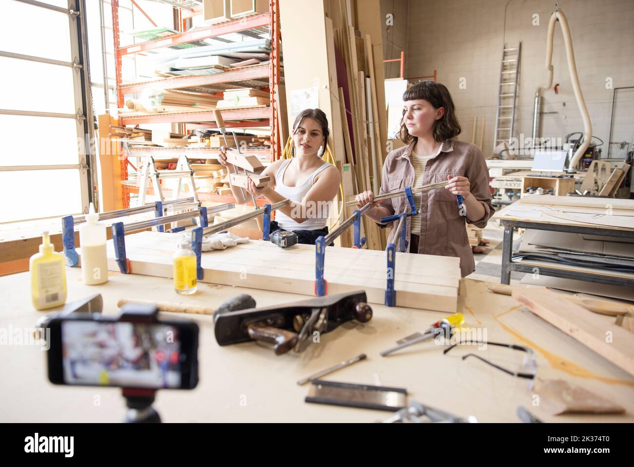 Tutorial filming hi-res stock photography and images - Alamy