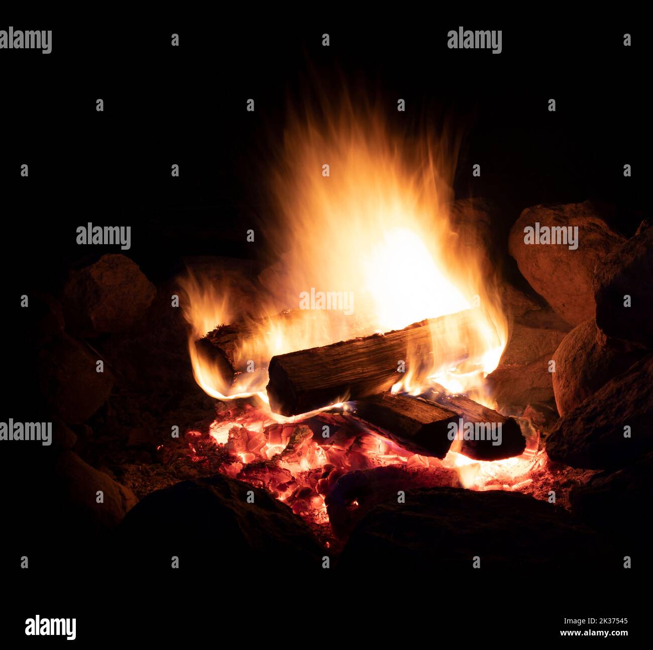 Campfire ring hi-res stock photography and images - Alamy