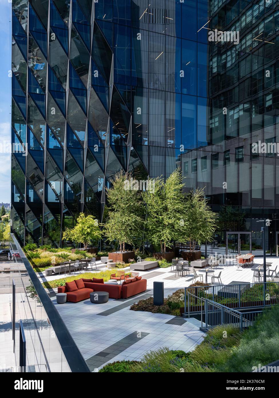 Genesis building hi-res stock photography and images - Alamy