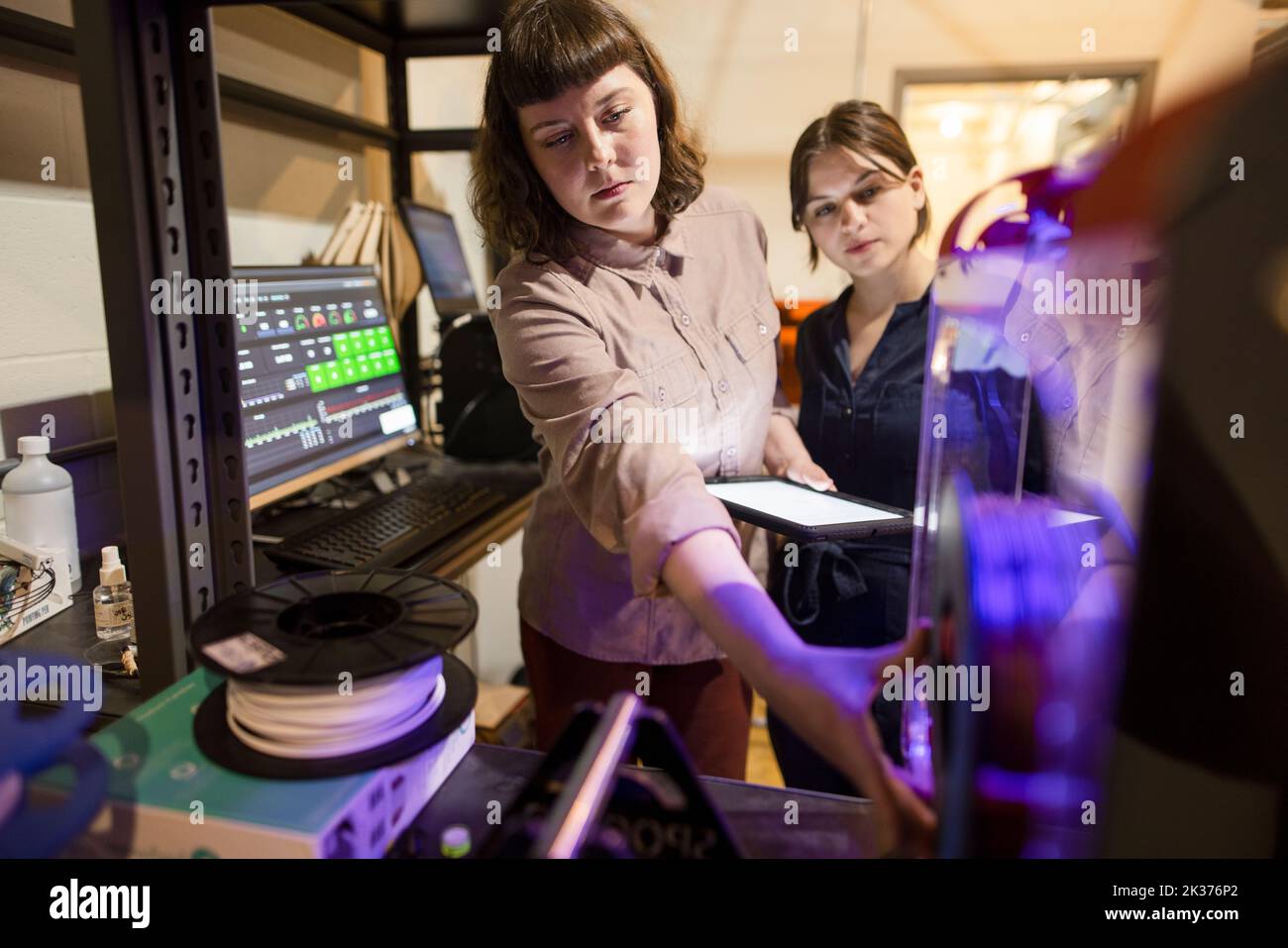 Female makers using 3D printer in workshop Stock Photo - Alamy