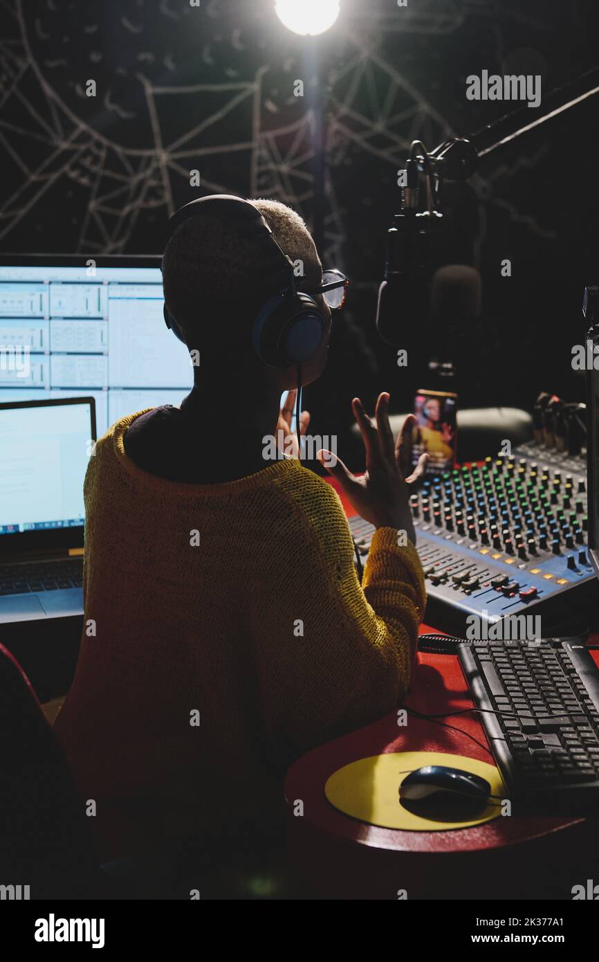 Broadcast studio hi-res stock photography and images - Alamy