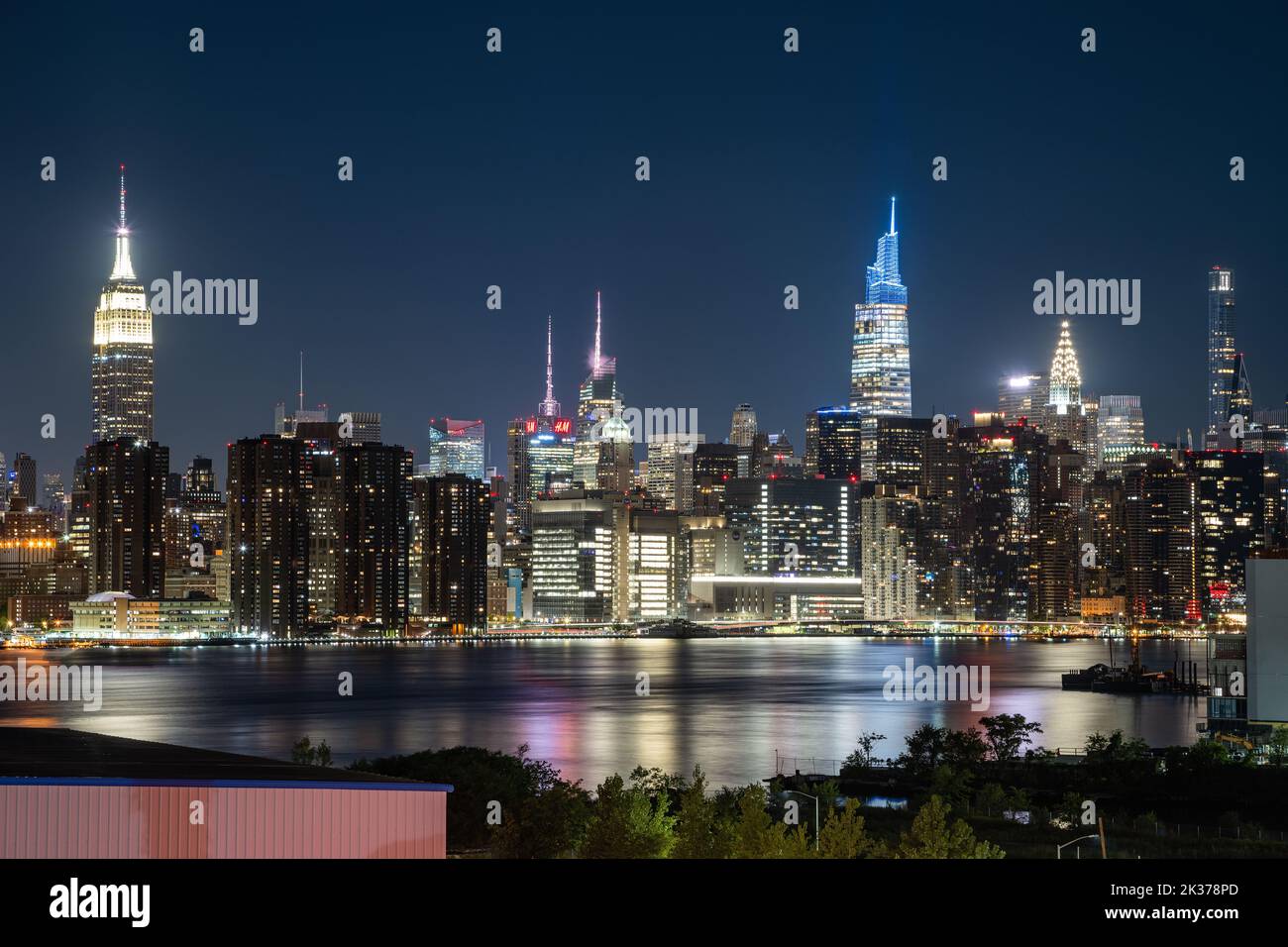 City skyline perspective hi-res stock photography and images - Alamy