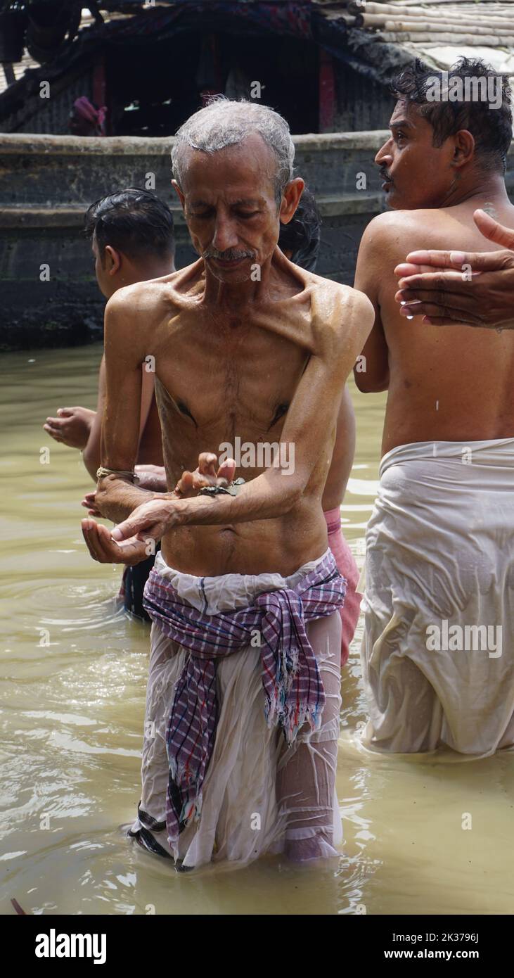 Hindu devotees are performing Tarpan on the very last day of Prityi ...