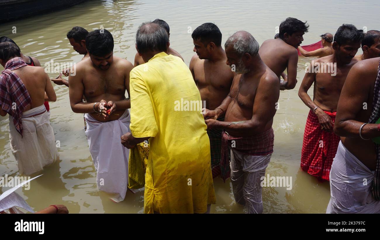 Hindu devotees are performing Tarpan on the very last day of Prityi ...
