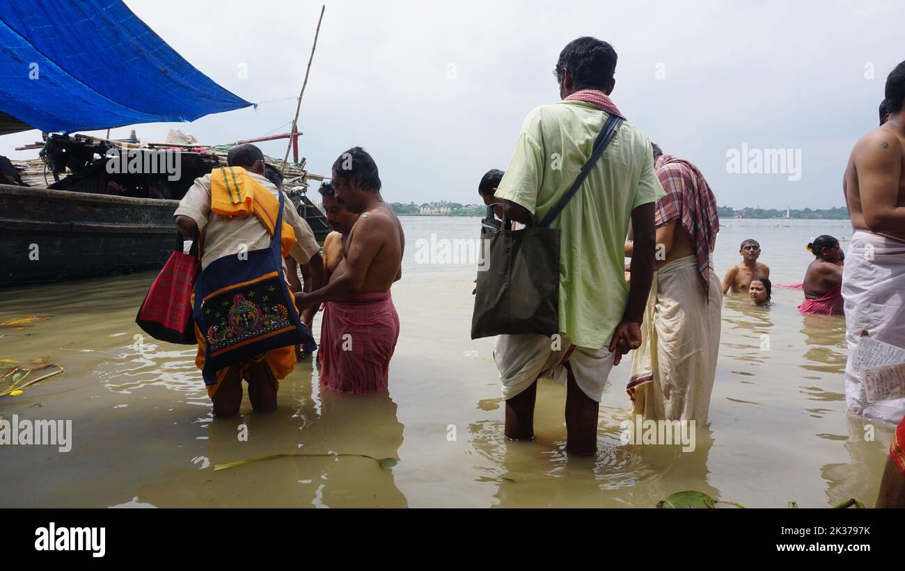 Hindu devotees are performing Tarpan on the very last day of Prityi ...