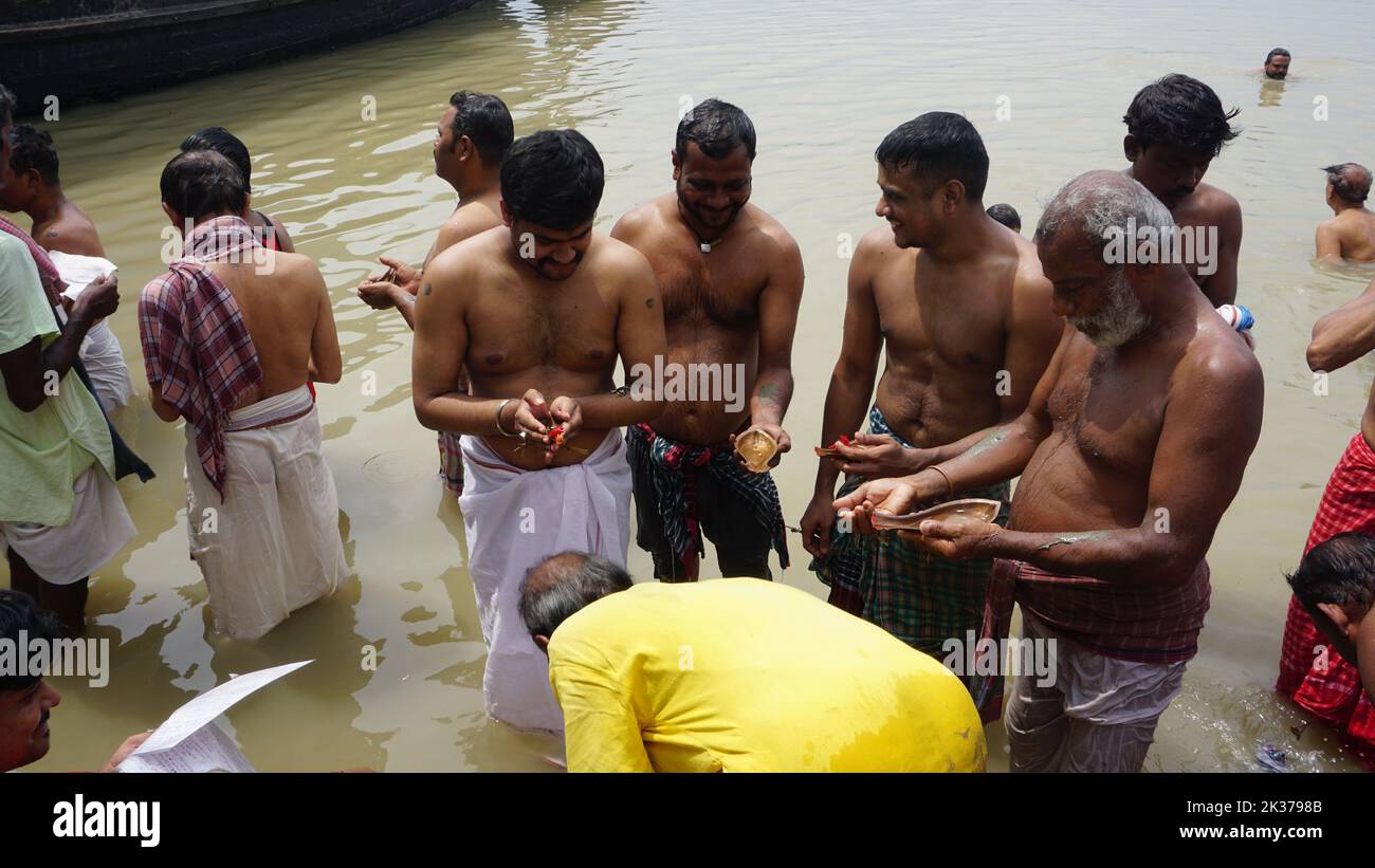 Hindu devotees are performing Tarpan on the very last day of Prityi ...