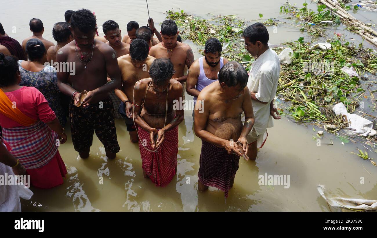 Hindu devotees are performing Tarpan on the very last day of Prityi ...