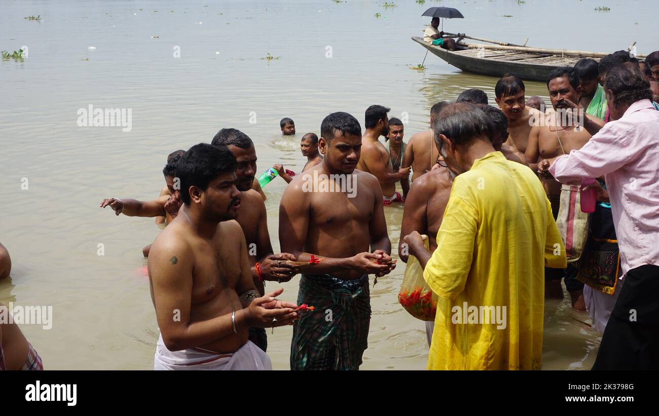 Hindu devotees are performing Tarpan on the very last day of Prityi ...