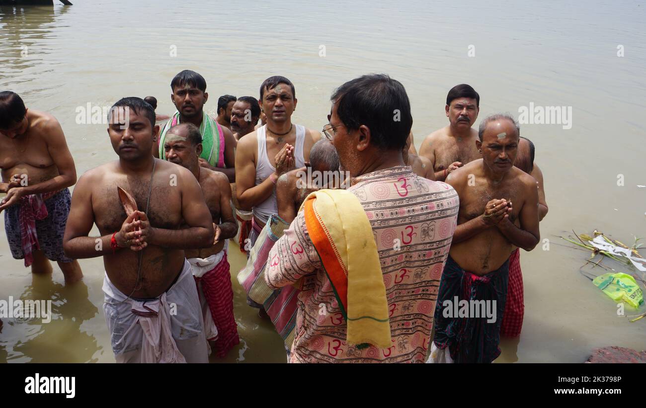 Hindu devotees are performing Tarpan on the very last day of Prityi ...