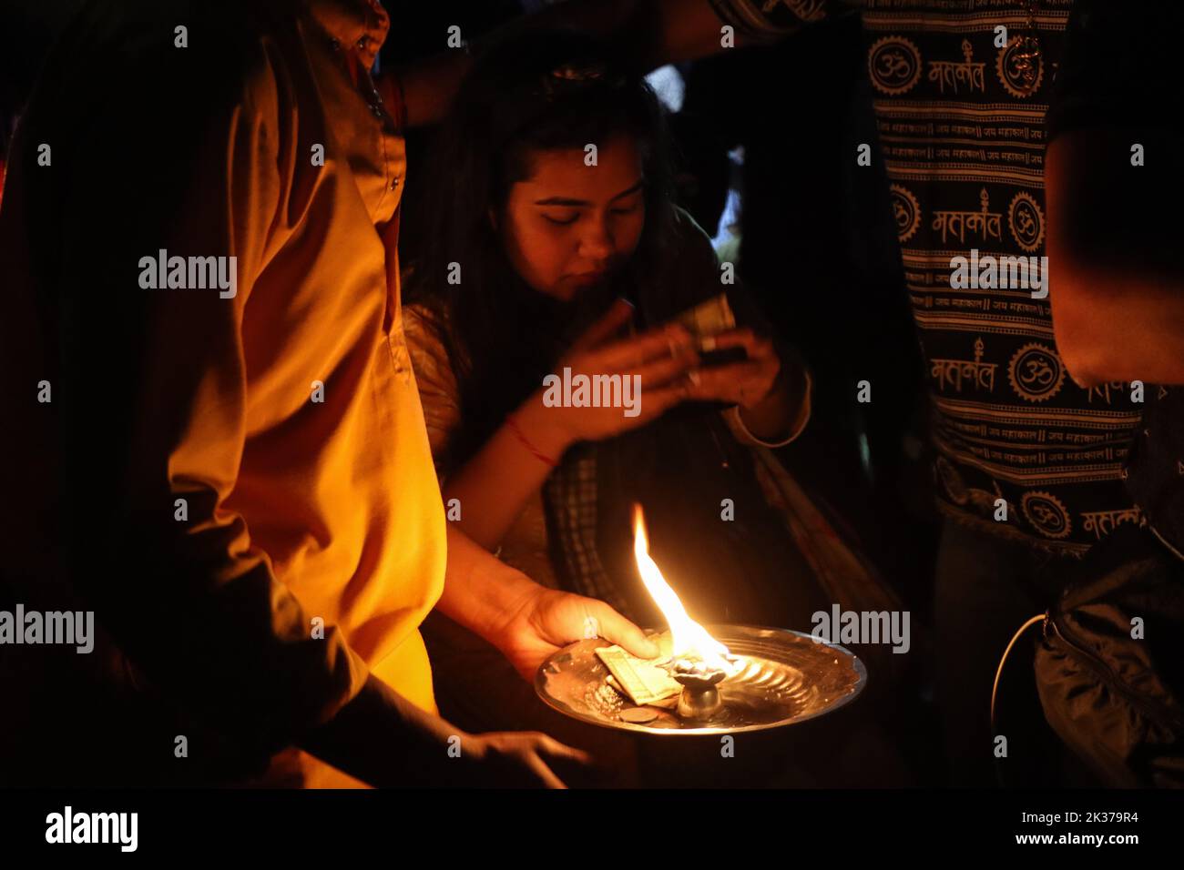 Rishikesh, Uttarakhand, India. 23rd Sep, 2022. A devotee makes monetary ...