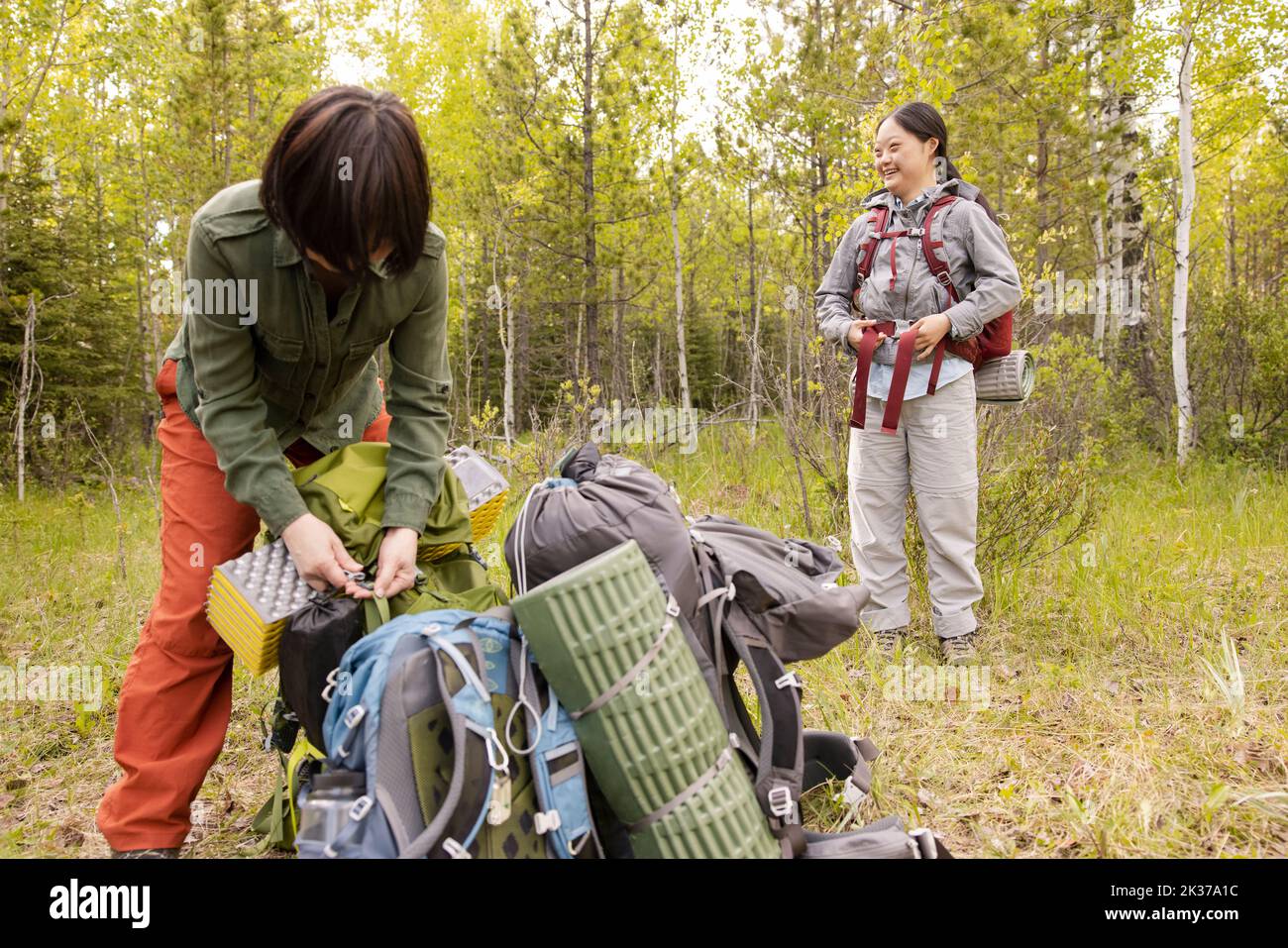 Family vacation happy packing hi-res stock photography and images - Alamy