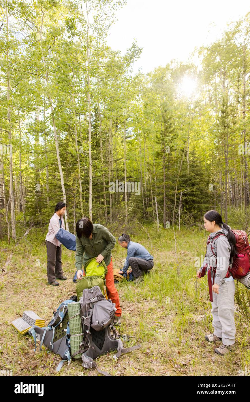 Pack up and leave hi-res stock photography and images - Alamy