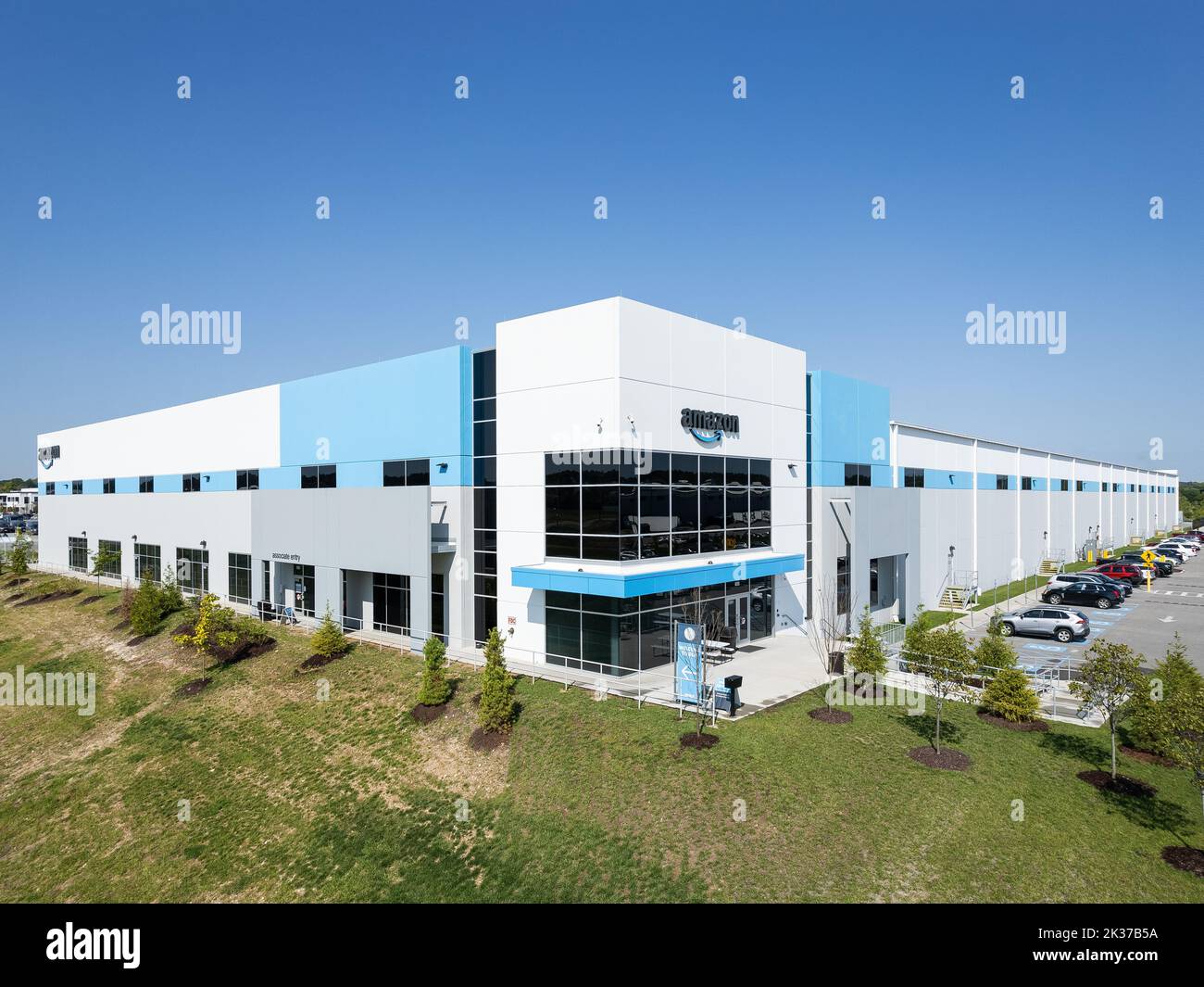 New amazon distribution warehouse hi-res stock photography and images ...