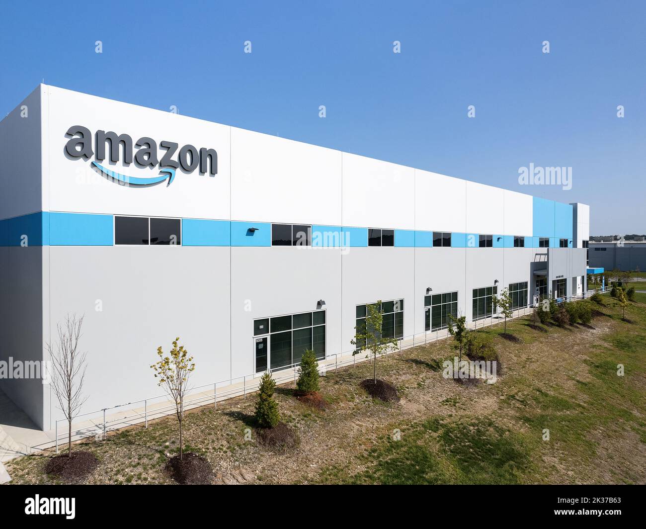 Amazon logistics depot hi-res stock photography and images - Alamy