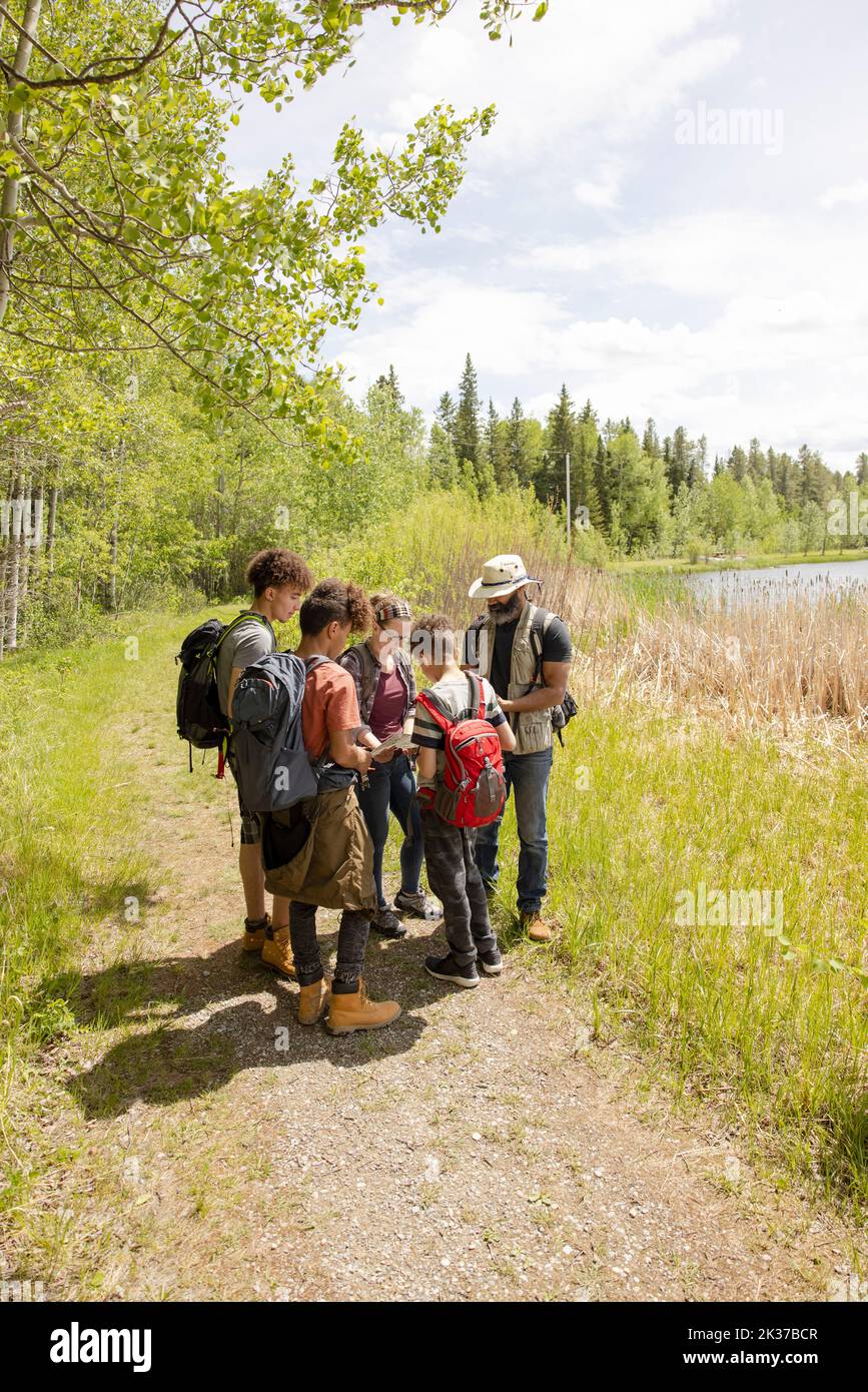 Family on country walk hi-res stock photography and images - Alamy