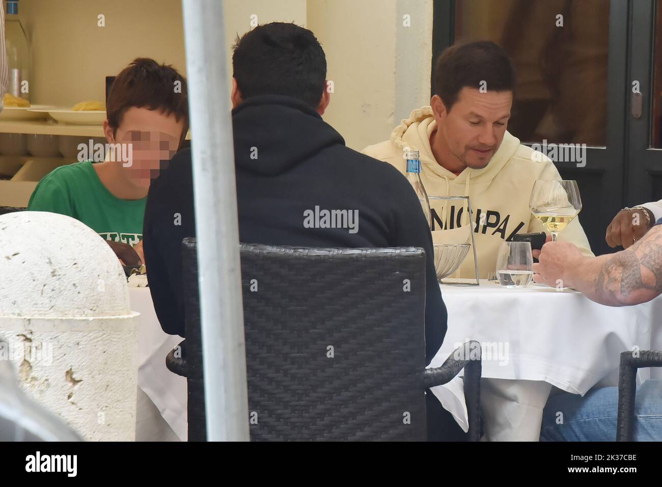 Brendan Joseph Wahlberg , Mark Wahlberg Sighting Mark Wahlberg and son have lunch in Rome, Italy ...