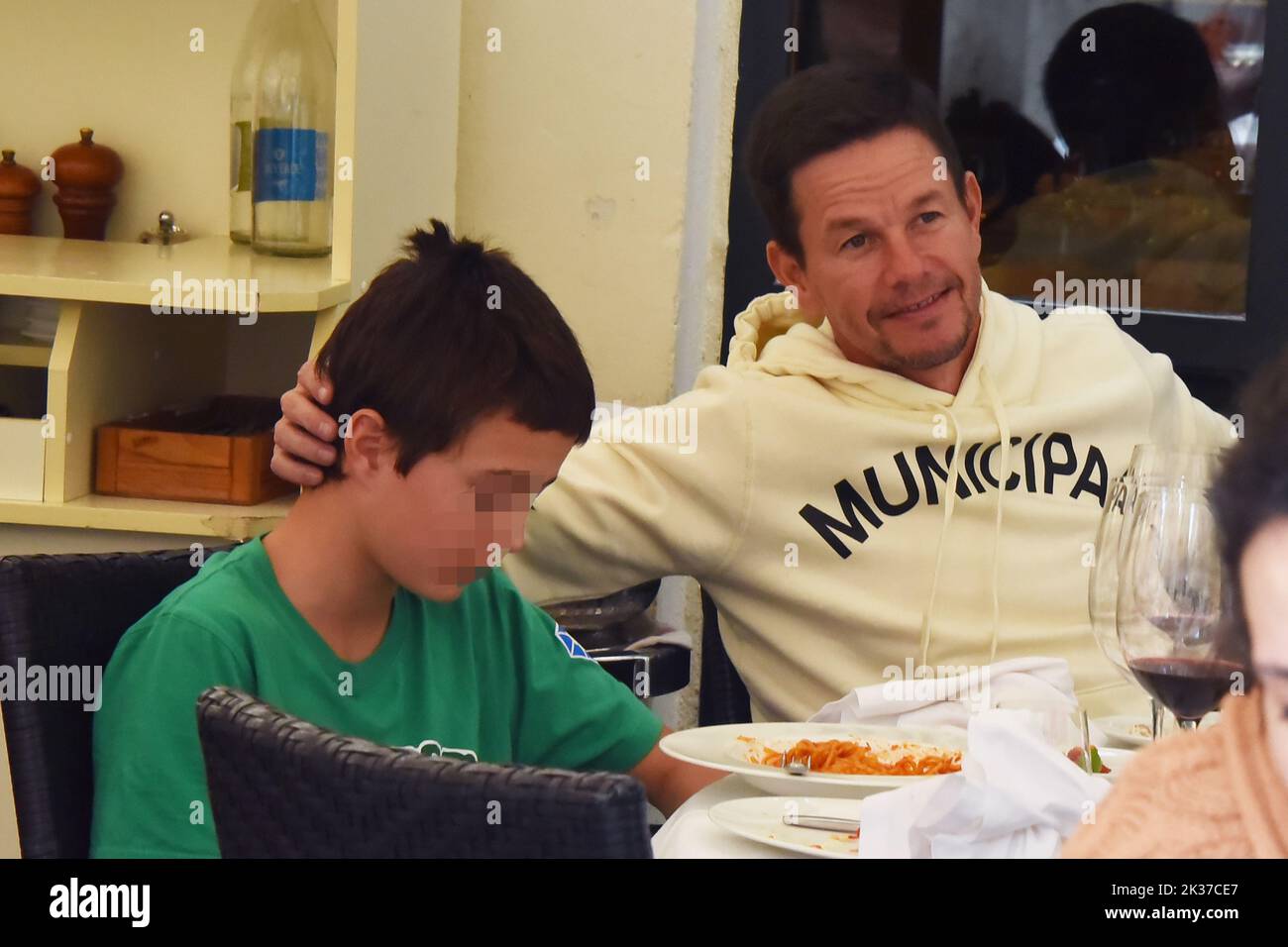 Brendan Joseph Wahlberg , Mark Wahlberg Sighting Mark Wahlberg and son ...