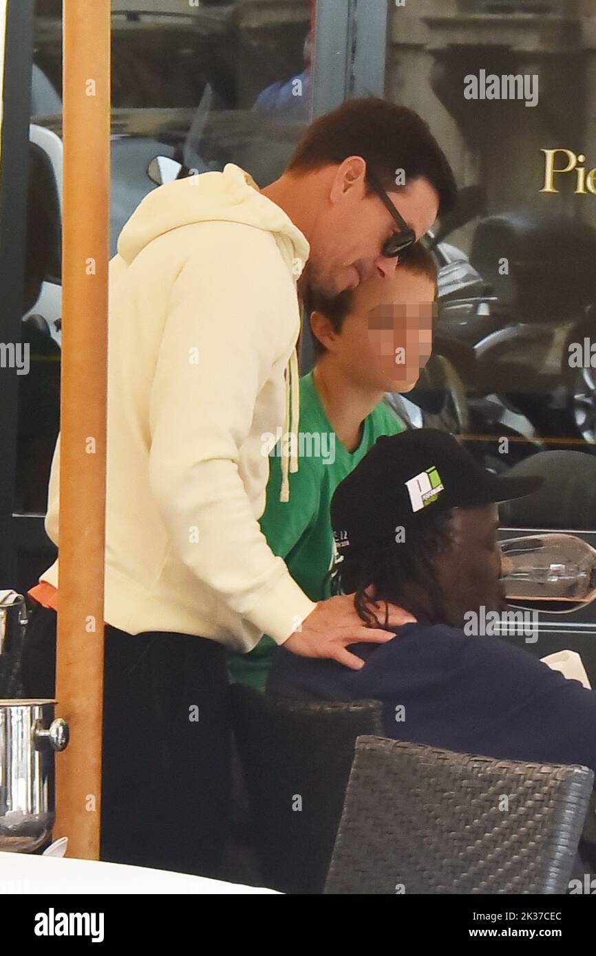 Mark Wahlberg , Brendan Joseph Wahlberg , ? Sighting Mark Wahlberg and son have lunch in Rome ...