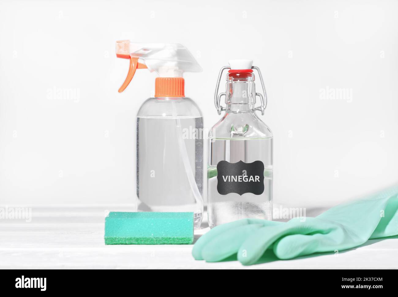 white vinegar for home cleaning chores, natural householding detergent ...