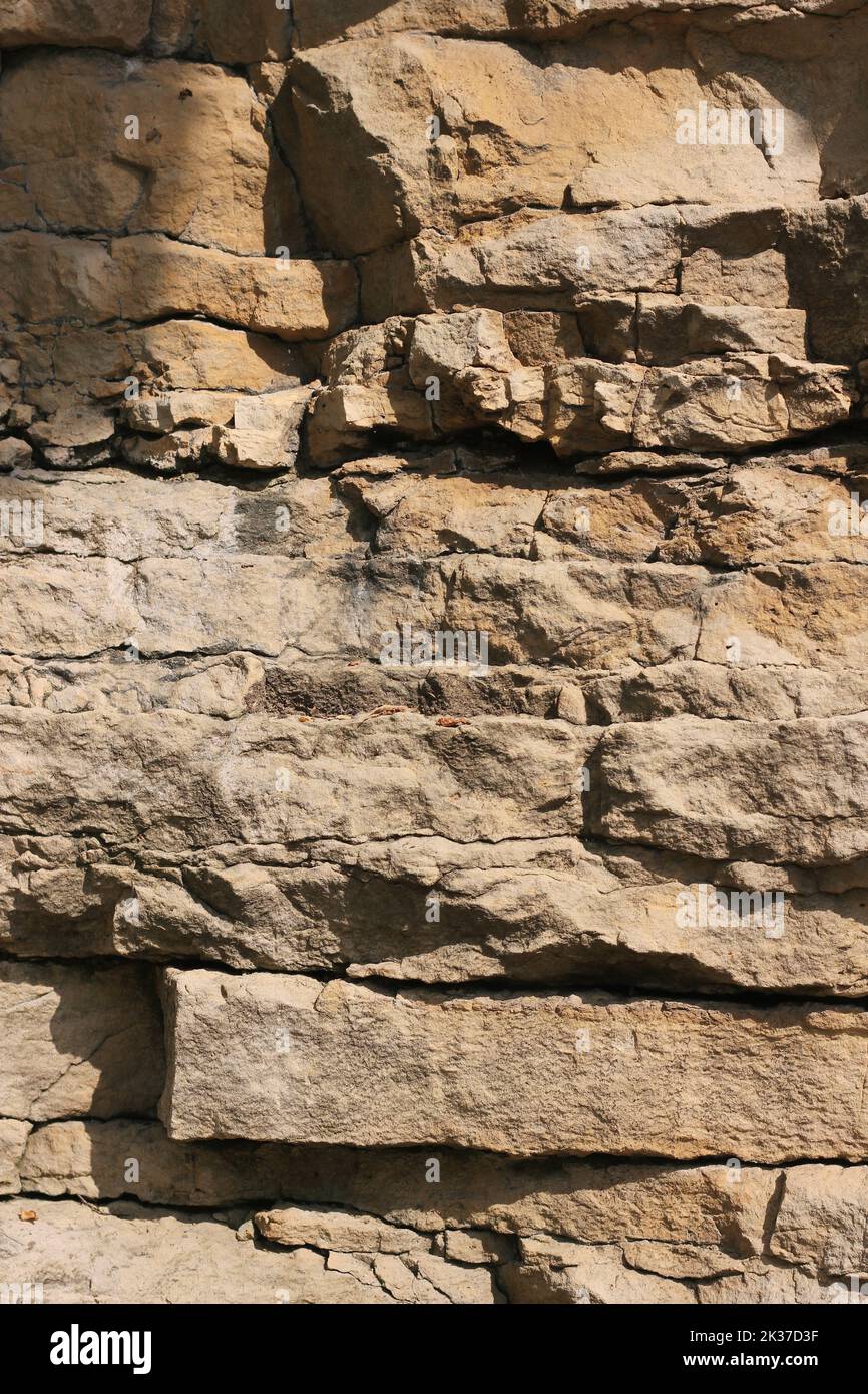 Layers of natural limestone lining a wall Stock Photo - Alamy