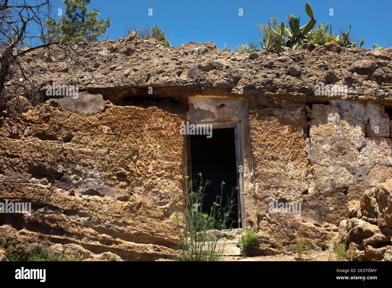 Traditional indigenous settlement tenerife hi-res stock photography and ...