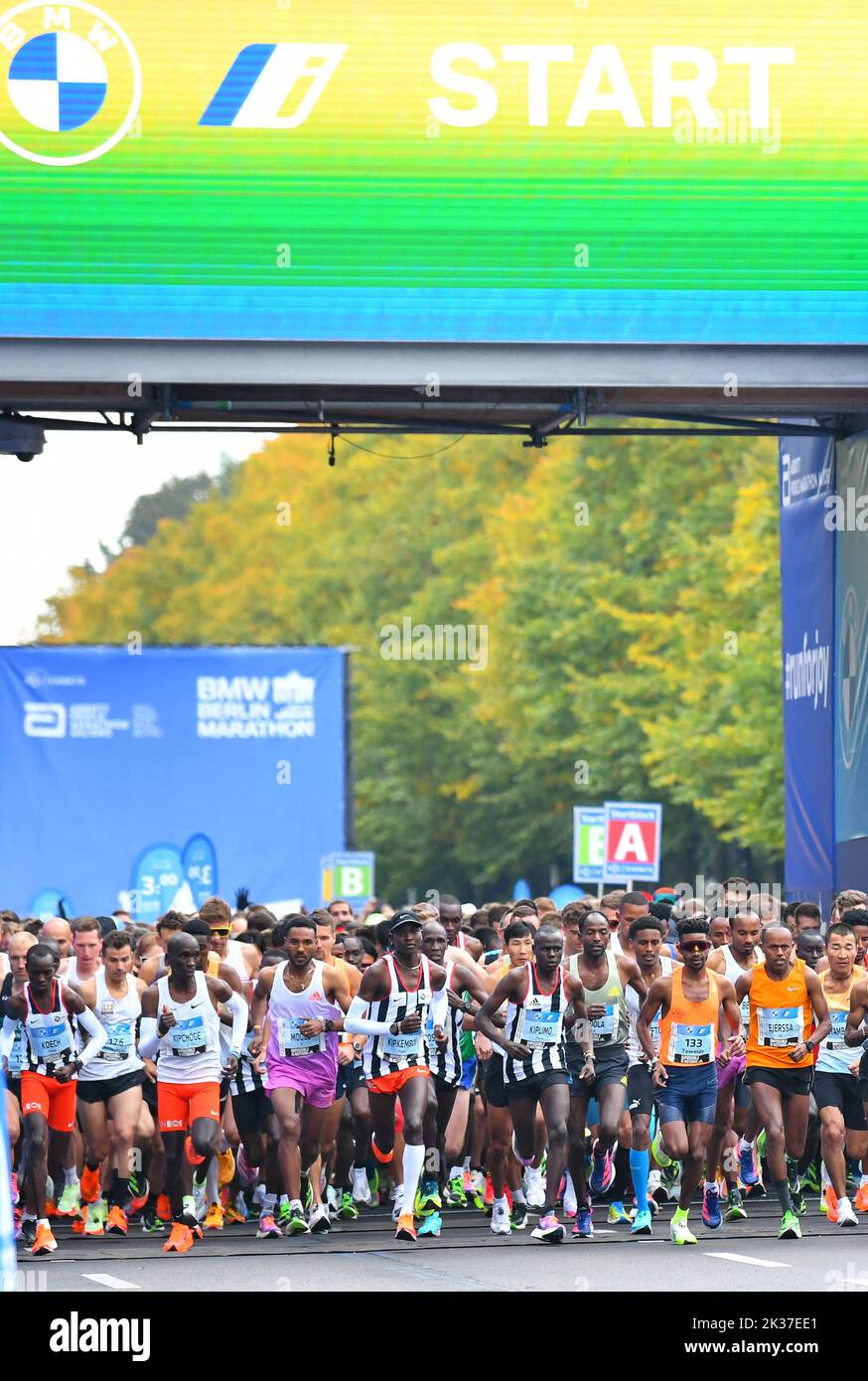 Berlin, Germany. 25th Sep, 2022. Runners compete during the Berlin Marathon 2022 in Berlin ...