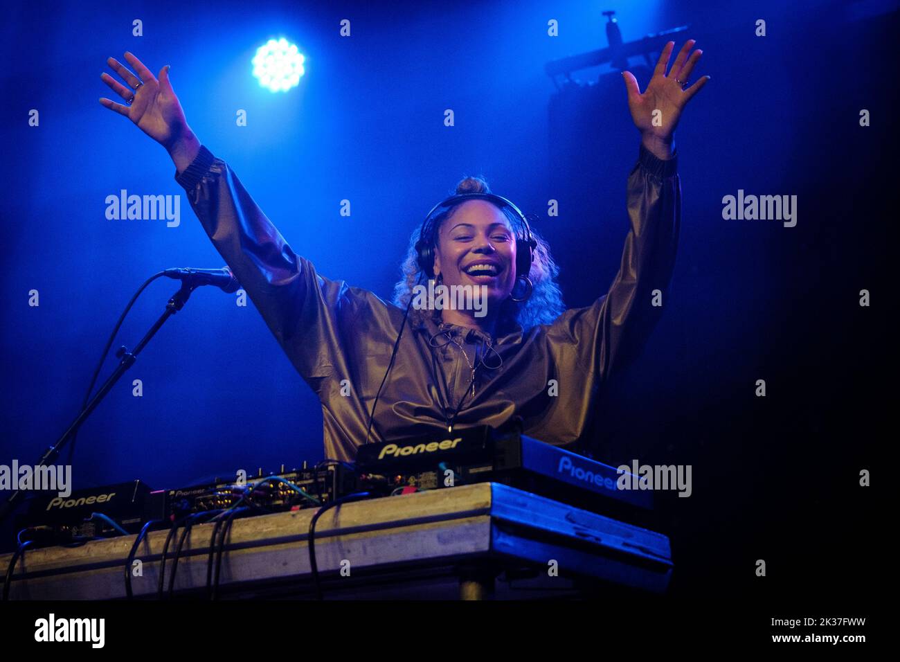 Alex mills hi-res stock photography and images - Alamy