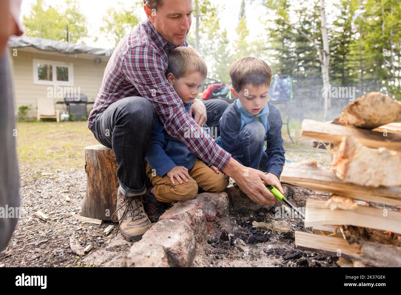 Camping children fire hi-res stock photography and images - Alamy
