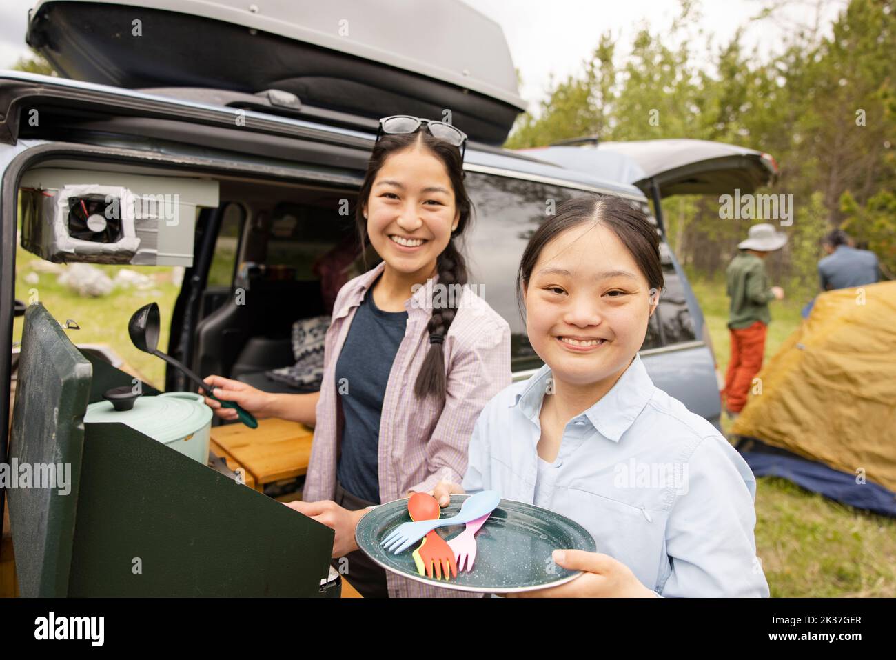 Two sisters cooking together hi-res stock photography and images - Alamy
